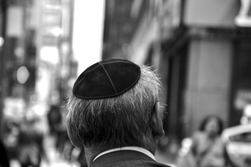 Bernard-Henri Lévy, Métaphysique de la kippa - La Règle du Jeu ...